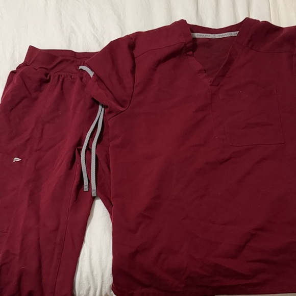 Fabletics | Other | Mens Fabletics Maroon Scrub Set Vneck Scrub Top ...